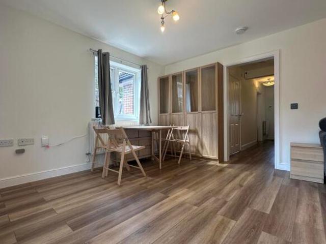 4 bedroom semi detached house for rent in Addington Road, Reading, RG1