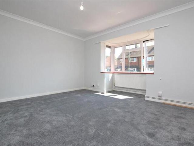 4 bedroom semi detached house for rent in Almond Close, Guildford, Surrey, GU1