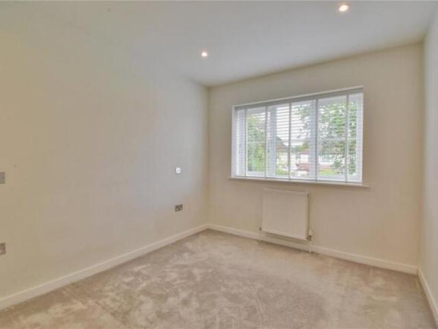 4 bedroom semi detached house for rent in Almond Close, Watford, Hertfordshire, WD24
