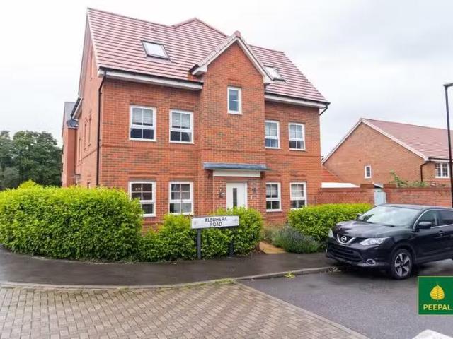 4 bedroom semi detached house for rent in Albuhera Road, Welle.