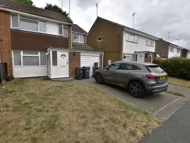 4 bedroom semi detached house for rent in Albatross Gardens, S.
