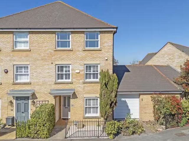 4 bedroom semi detached house for rent in Albemarle Link, Beau.