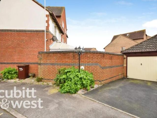 4 bedroom semi detached house for rent in AVAILABLE WITH NO DEPOSIT Althorpe Drive Portsmouth PO3