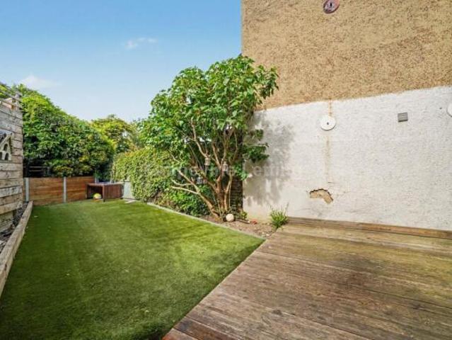 4 bedroom semi detached house for rent in Amott Road, London, SE15