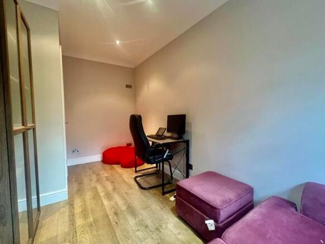 4 bedroom semi detached house for rent in Anglesmede Crescent, Pinner, HA5