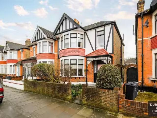4 bedroom semi detached house for rent in Arundel Gardens, Ilf.