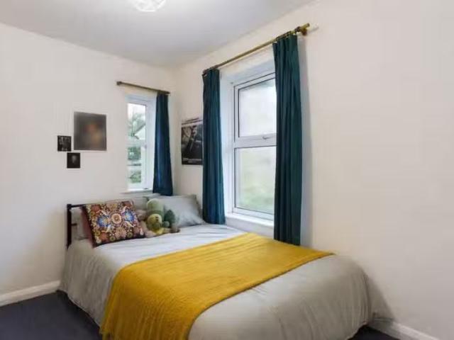4 bedroom semi detached house for rent in Barcombe Road, Brigh.