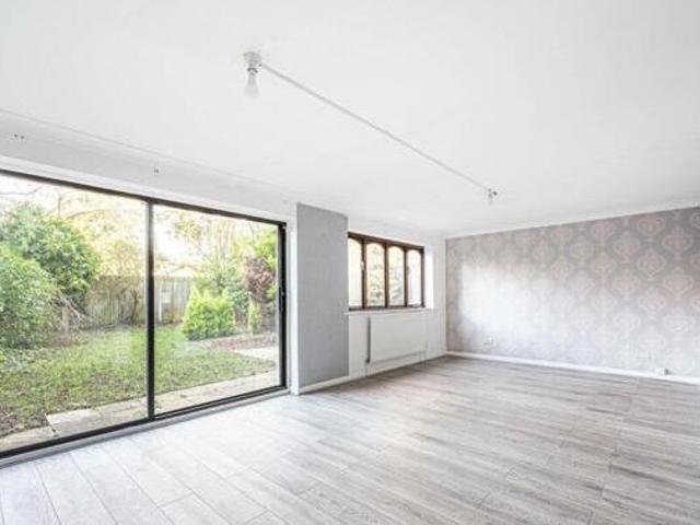 4 Bedroom Semi detached House For Rent In Barnet