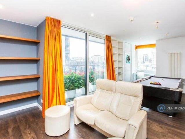 4 bedroom semi detached house for rent in Basin Approach, London, E14