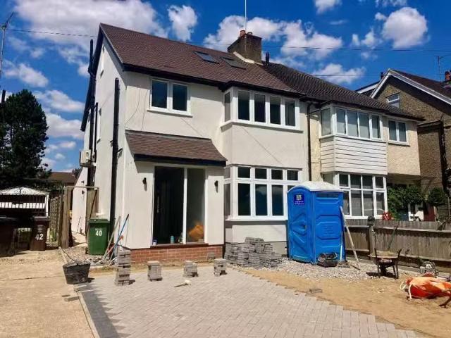 4 bedroom semi detached house for rent in Batchwood Drive, St.