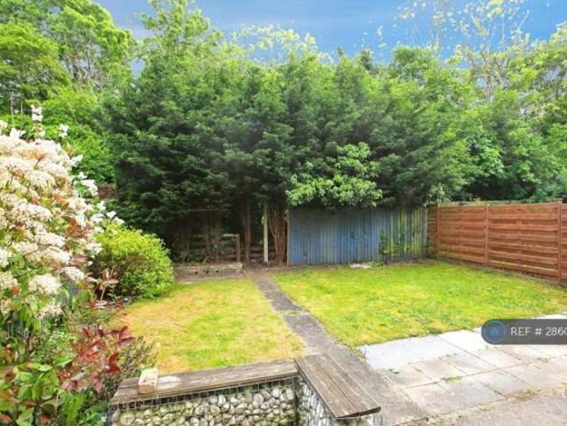 4 bedroom semi detached house for rent in Bathurst, Peterborough, PE2