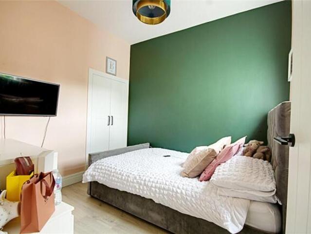 4 bedroom semi detached house for rent in Beaconsfield Road, Enfield, EN3