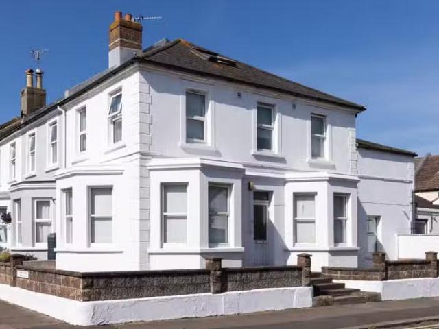4 bedroom semi detached house for rent in Beamsley Road, Eastb.