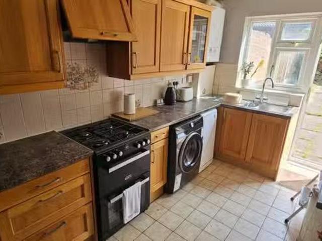 4 bedroom semi detached house for rent in Beck Close, Smethwic.