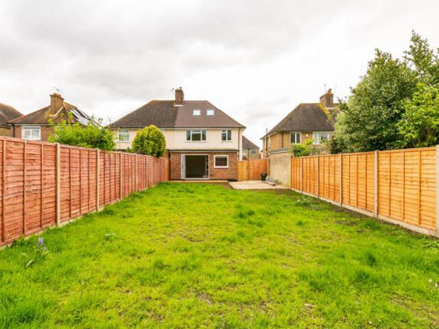 4 bedroom semi detached house for rent in Beckingham Road, Guildford, GU2