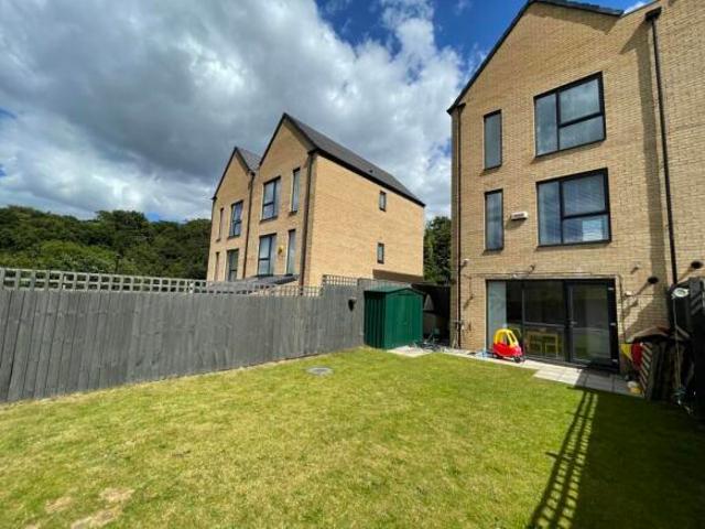 4 bedroom semi detached house for rent in Beeches Drive, Sheffield, S2