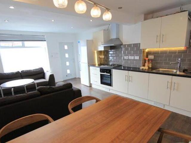 4 Bedroom Semi detached House For Rent In Beeston, Nottingham