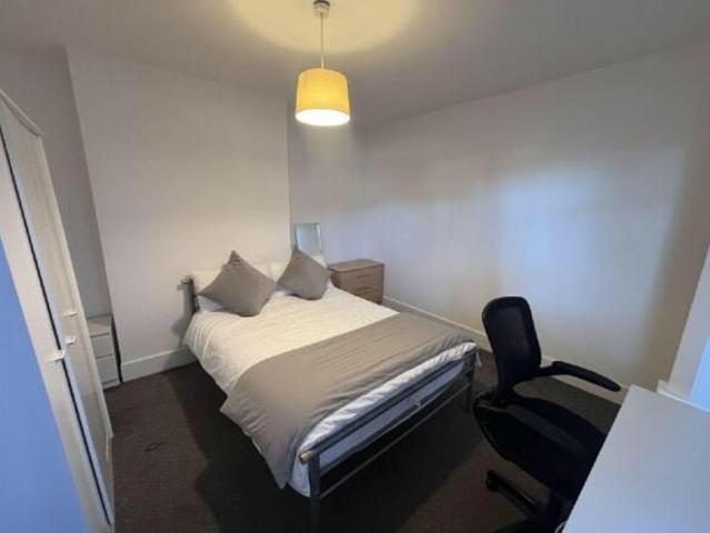 4 bedroom semi detached house for rent in Beeston Road: 4 Bed, 2 Bath 26/27 NG7 2JQ, NG7