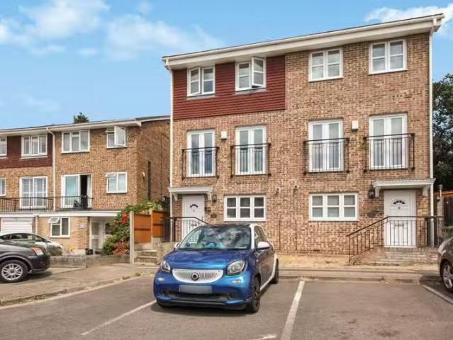 4 bedroom semi detached house for rent in Belgravia Gardens, B.