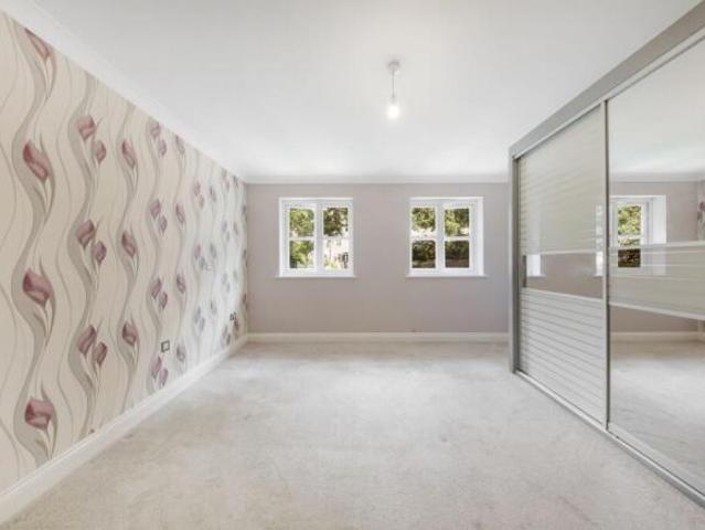 4 bedroom semi detached house for rent in Belgravia Gardens, Bromley, BR1