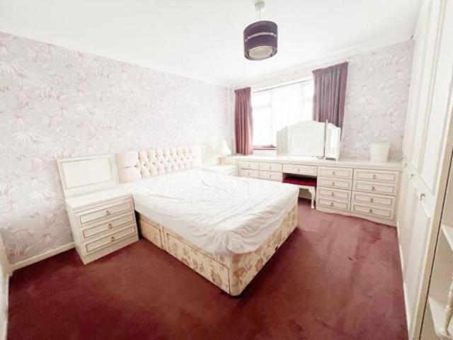 4 bedroom semi detached house for rent in Berwick Avenue, Broomfield, Chelmsford, Essex, CM1