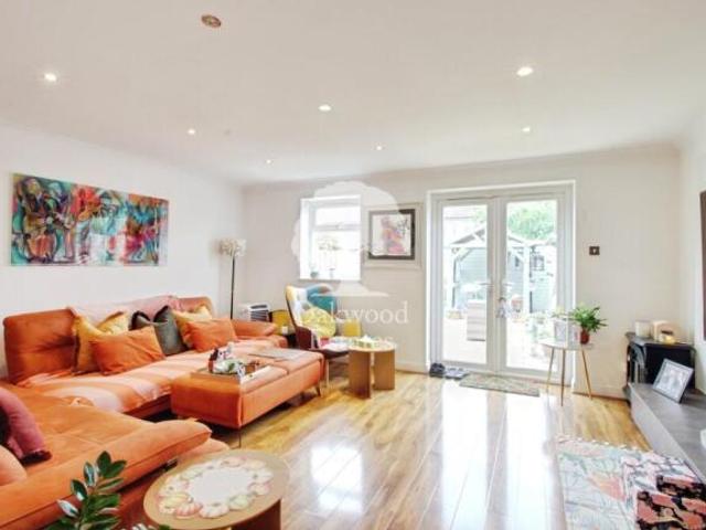 4 bedroom semi detached house for rent in Berkshire, Langley, SL3
