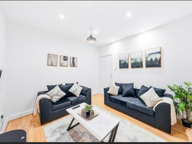 4 bedroom semi detached house for rent in Berryhill, London, SE9