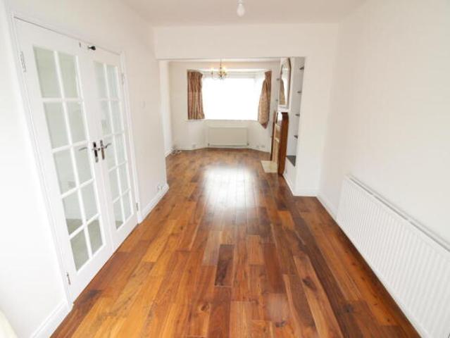 4 bedroom semi detached house for rent in Beverley Gardens, Worcester Park KT4