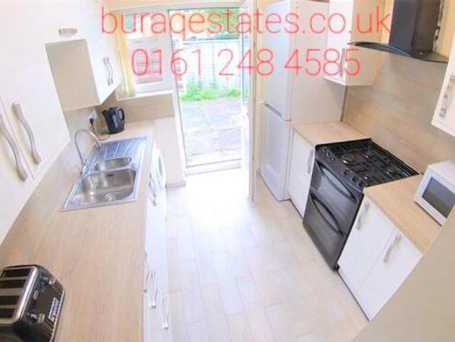 4 bedroom semi detached house for rent in Boland Drive, Manchester, M14