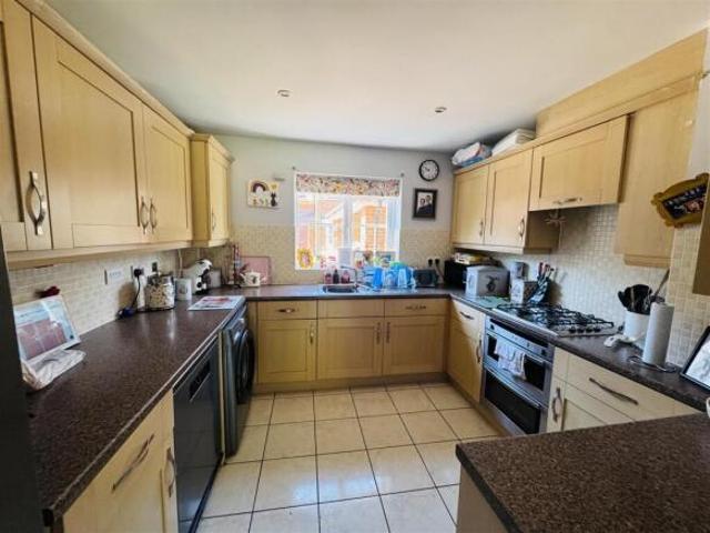 4 bedroom semi detached house for rent in Bosman Close, Maidstone, ME16