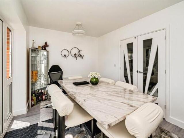 4 bedroom semi detached house for rent in Boundary Drive, Wexham, Slough, SL2