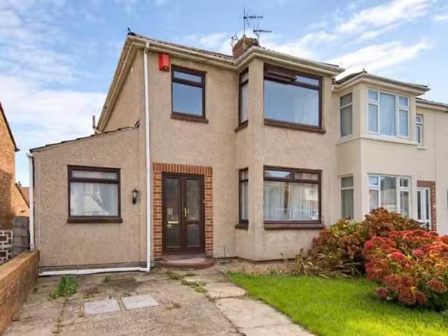 4 bedroom semi detached house for rent in Boverton Road, Filto.