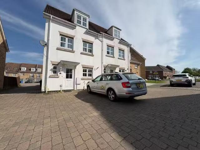 4 bedroom semi detached house for rent in Bloomfield Road, Hav.
