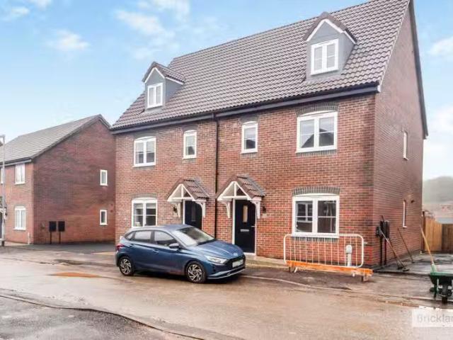 4 bedroom semi detached house for rent in Bluebell Way, Shepsh.