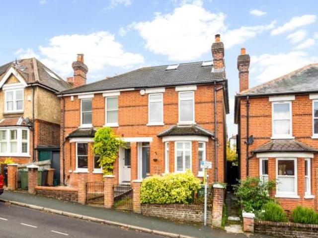 4 bedroom semi detached house for rent in Bray Road Guildford GU2