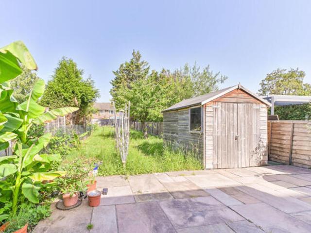 4 bedroom semi detached house for rent in Brinkley Road, Worcester Park, KT4