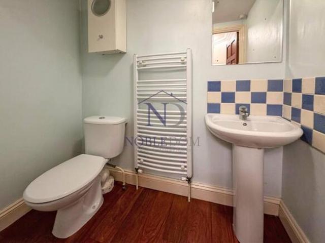 4 bedroom semi detached house for rent in Bryanston Avenue, Twickenham, TW2