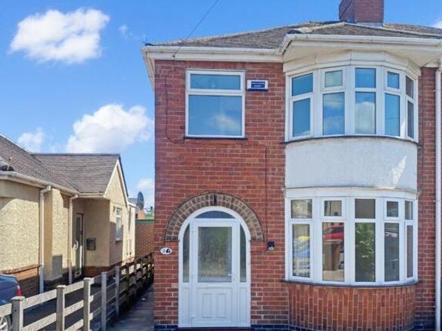 4 Bedroom Semi detached House For Rent In Burton on trent, Staffordshire