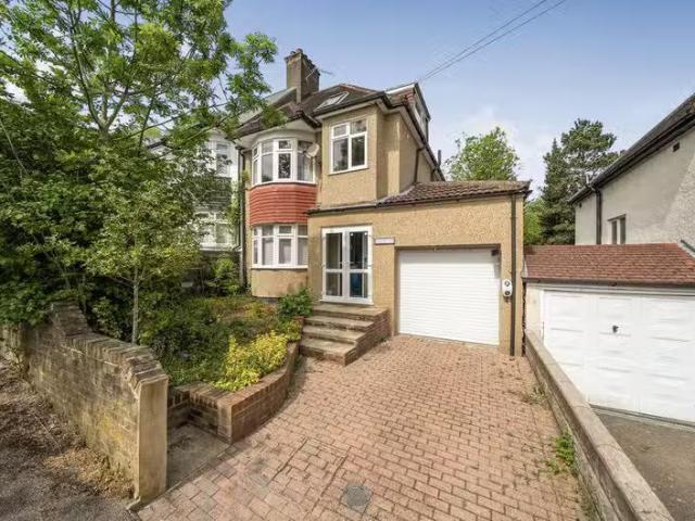 4 bedroom semi detached house for rent in Burwood Avenue, Kenl.