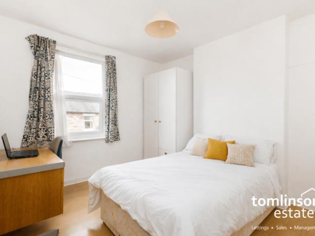 4 bedroom semi detached house for rent in Bute Avenue, Lenton, Nottingham, NG7
