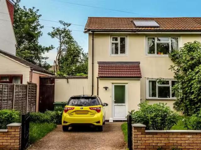 4 bedroom semi detached house for rent in Byron Square, Trumpi.