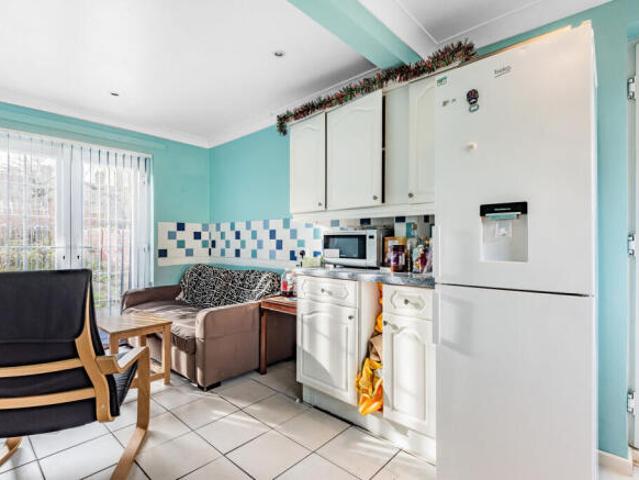 4 bedroom semi detached house for rent in Cabell Road, Guildford, GU2