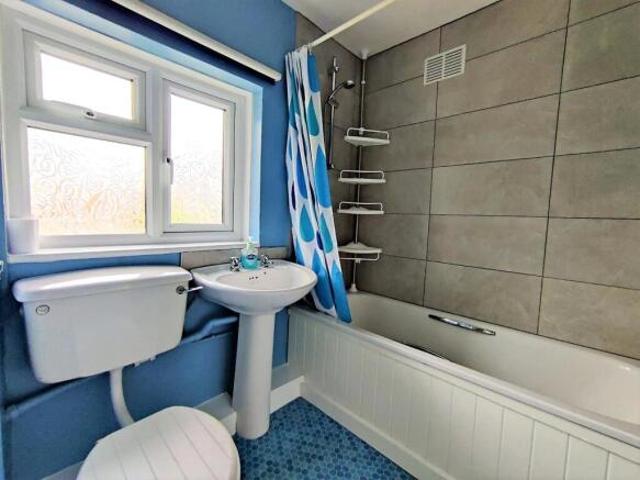 4 bedroom semi detached house for rent in Cabell Road, Guildford, Surrey, GU2