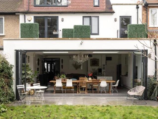 4 bedroom semi detached house for rent in Chamberlayne Road, London, NW10