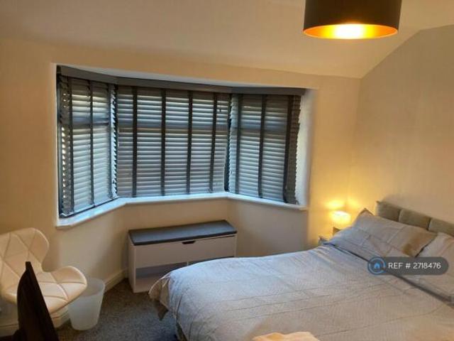 4 bedroom semi detached house for rent in Charborough Road, Bristol, BS34