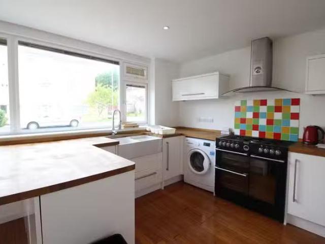 4 bedroom semi detached house for rent in Charlton Mead Drive.