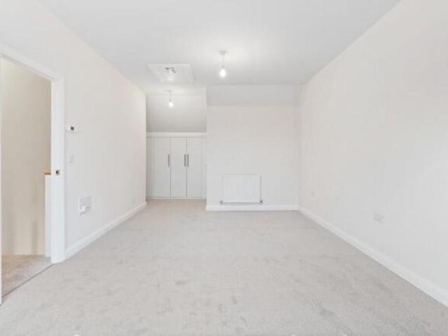 4 bedroom semi detached house for rent in Chase Close, Sprowston, Norfolk, NR13
