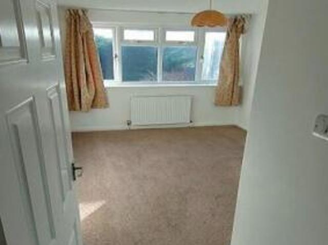 4 bedroom semi detached house for rent in Chestnut Walk, Chelmsford, CM1