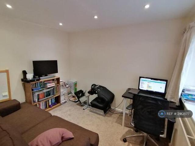 4 bedroom semi detached house for rent in Chilcombe Way, Reading, RG6
