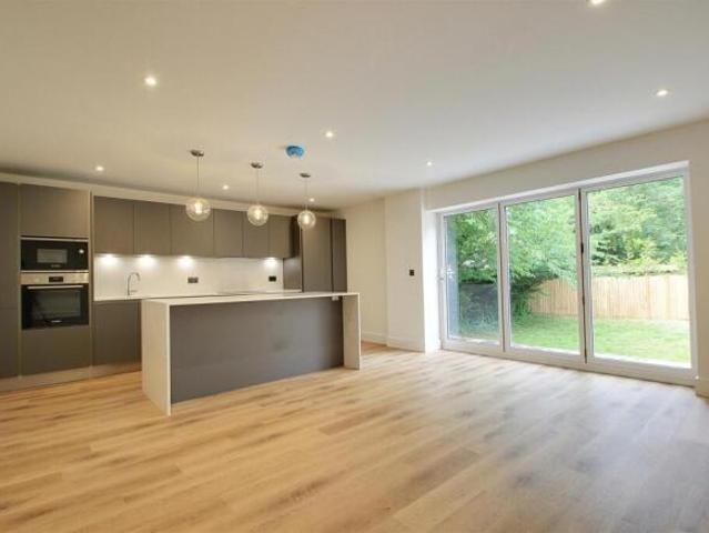 4 bedroom semi detached house for rent in Chiswell Green, St Albans, AL2